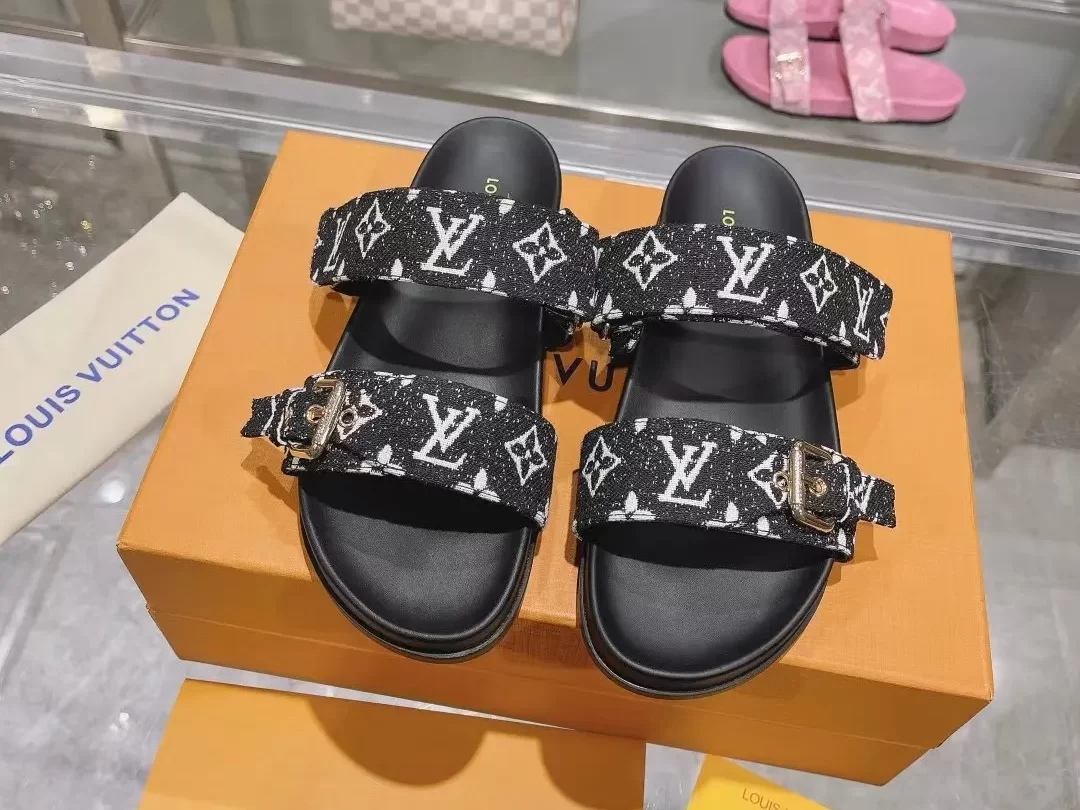 How Should Sandals Fit? A Shopping Guide For You